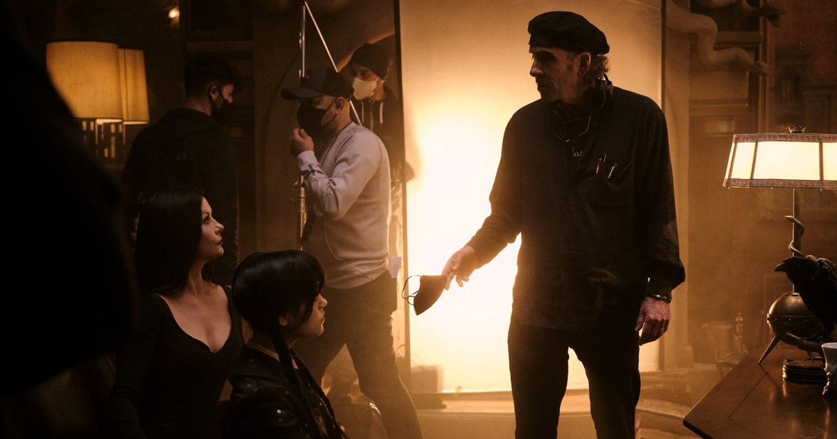 Cast en crew Netflix-serie 'Wednesday' bespreken het onevenaarbare ...