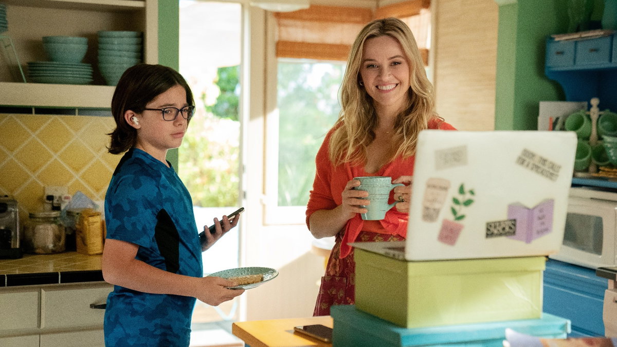 Netflix deelt de eerste beelden van nieuwe romkom met Reese Witherspoon ...