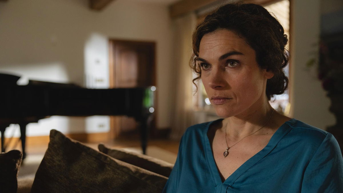 Netflix deelt eerste plaatjes van 'Knokke Off' seizoen 2 - FilmVandaag.nl