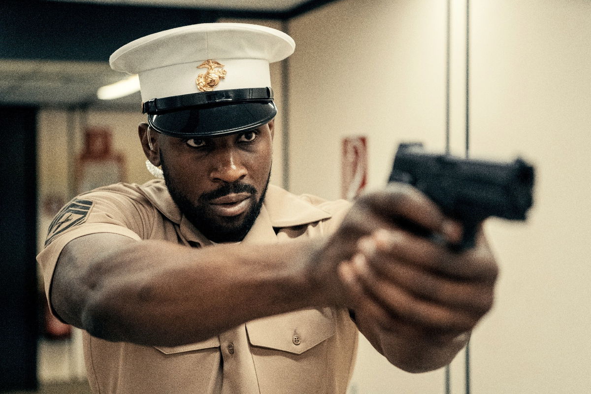 Ex-commando stuit op een duister complot in nieuwe Netflix-thriller 'Exterritorial' - FilmVandaag.nl