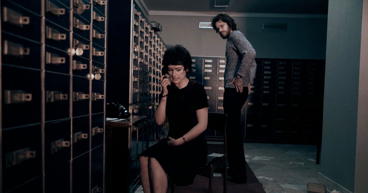 Bill Skarsgård is een bankovervaller in de trailer van Zweedse Netflix ...